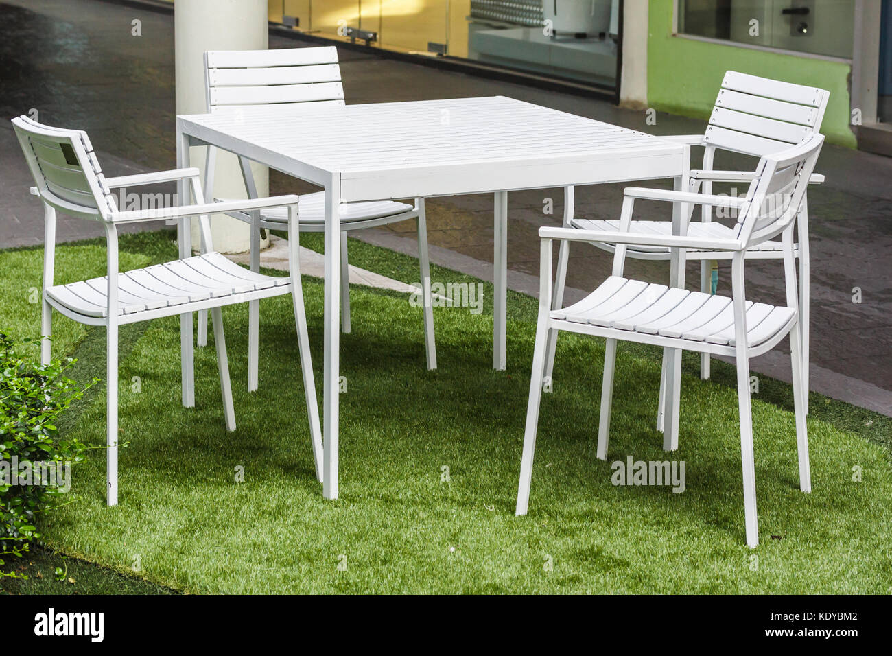 white chairs and table Stock Photo - Alamy