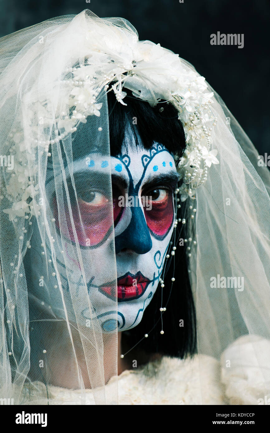 Skull bride hi-res stock photography and images - Alamy