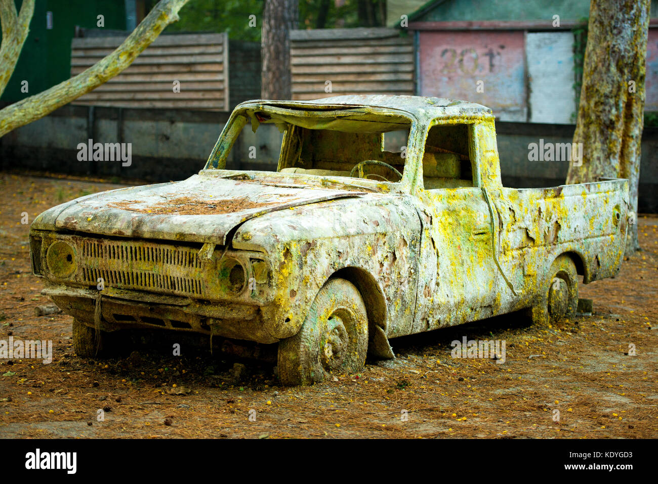 An old rusty car in paint from paintball Stock Photo - Alamy