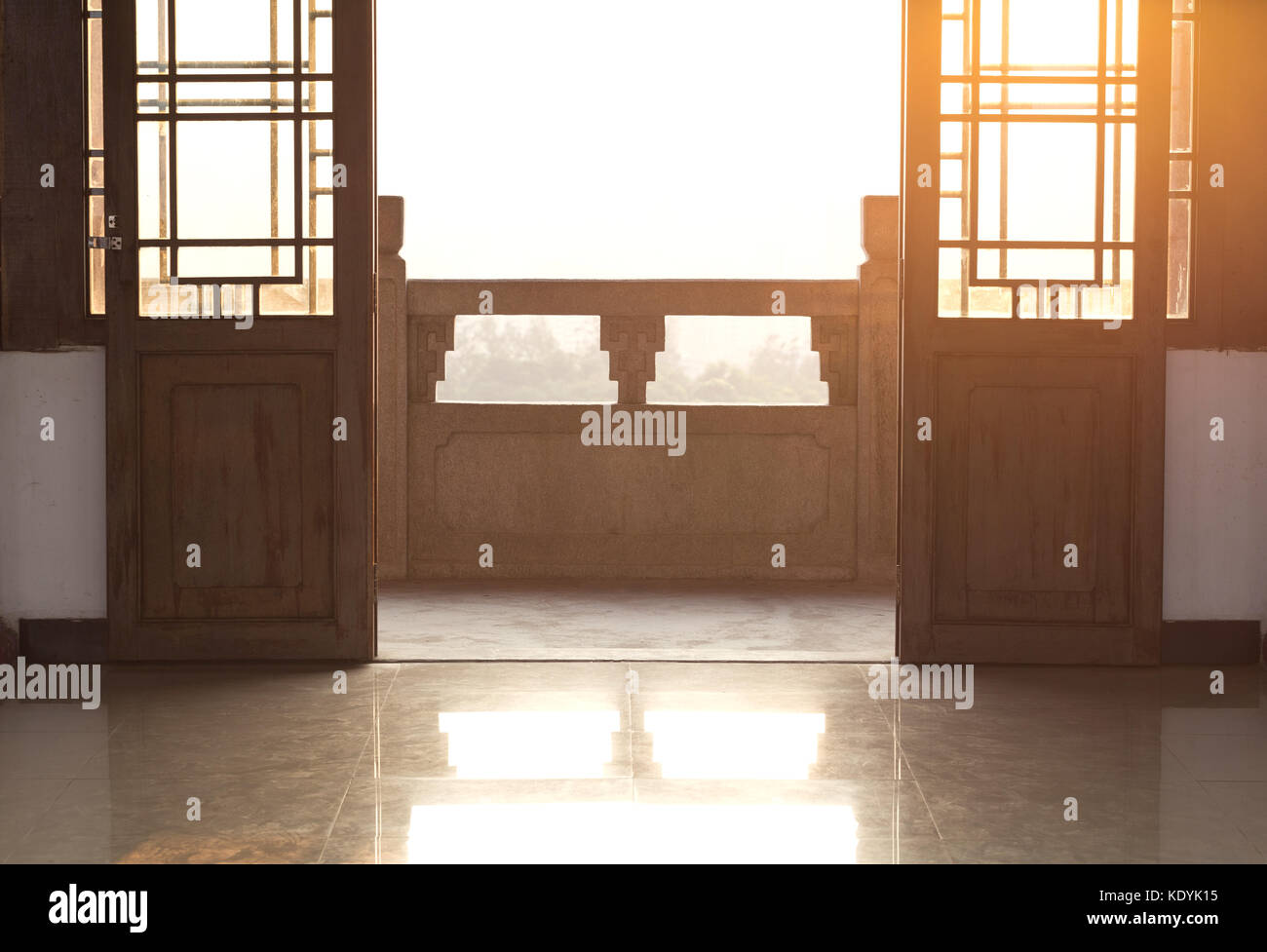 Open door china room hi-res stock photography and images - Alamy