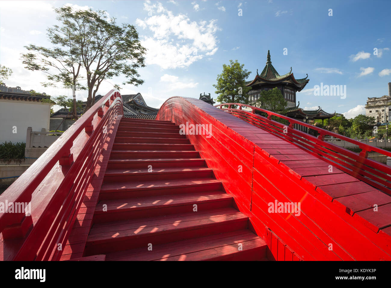 Red color bridge hi-res stock photography and images - Alamy
