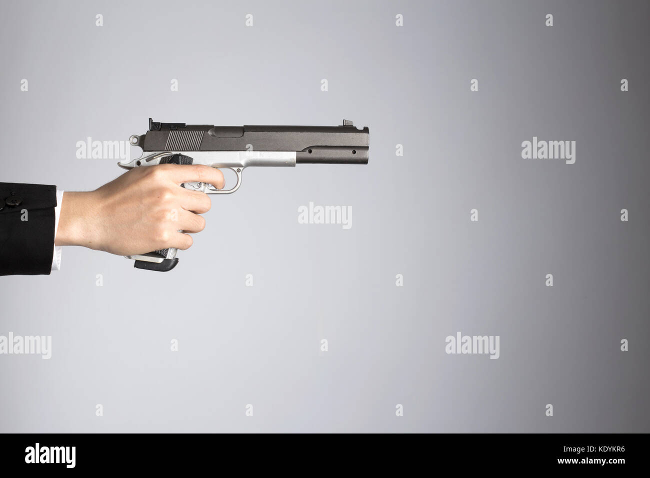 hand with gun Stock Photo - Alamy