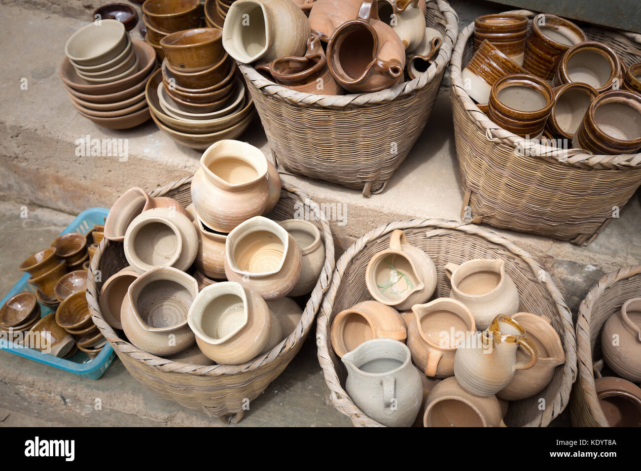 Vintage japanese ceramics old hi-res stock photography and images - Alamy