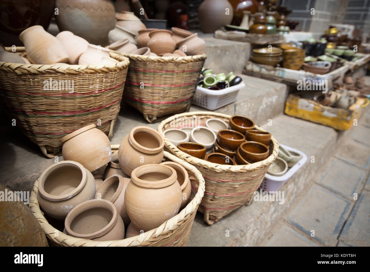 Vintage japanese ceramics old hi-res stock photography and images - Alamy