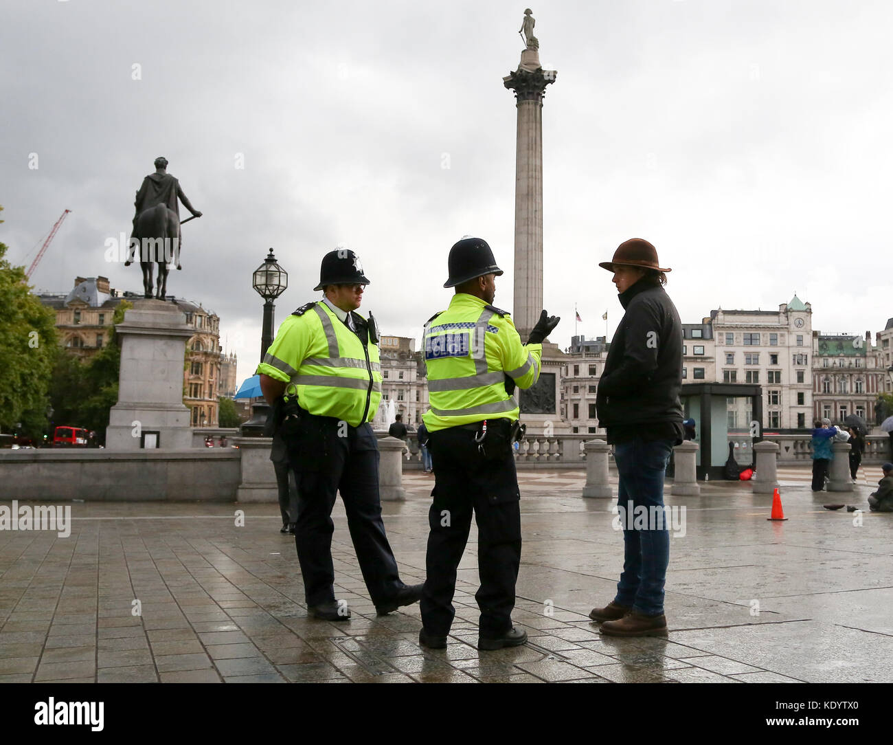 Security officers in trafalgar square hi-res stock photography and ...