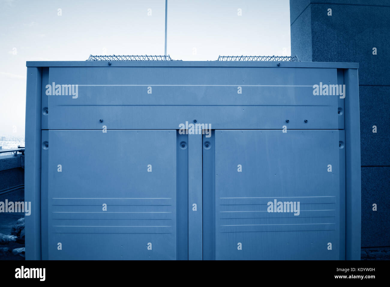 Air conditioning system assembled on top of a building Stock Photo - Alamy