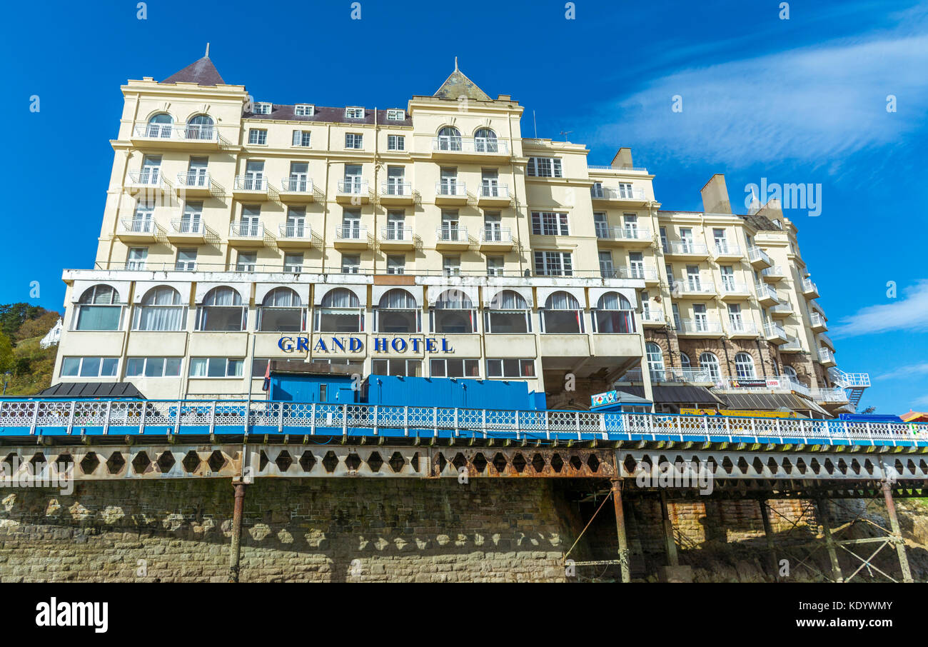 A view of the Grand Hotel and Pier at Llandudno in North Wales Stock ...