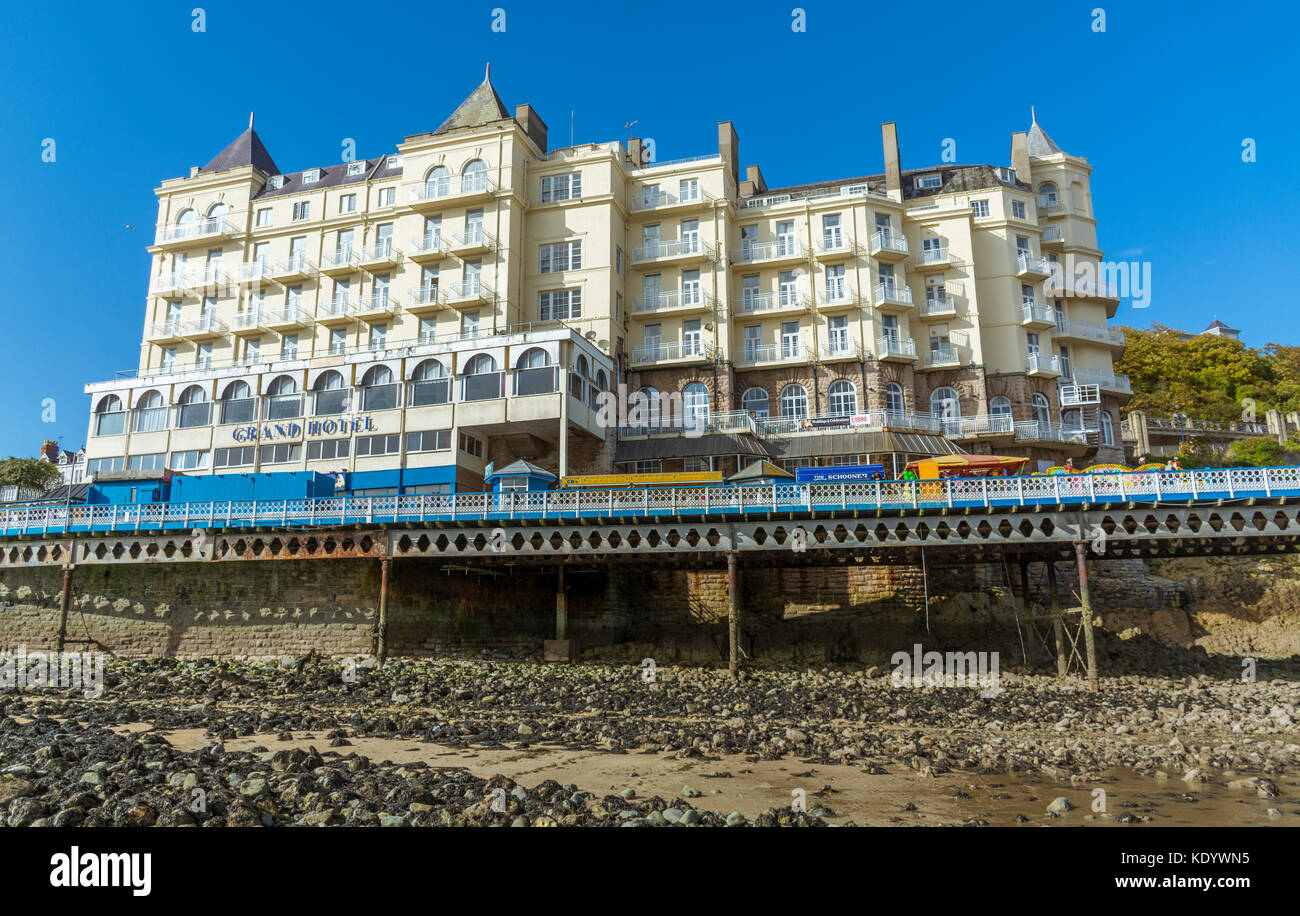 A view of the Grand Hotel and Pier at Llandudno in North Wales Stock ...