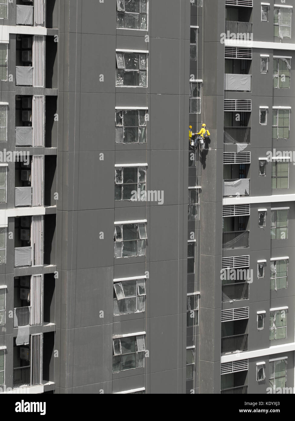 Construction worker climbing scaffolding hi-res stock photography and ...