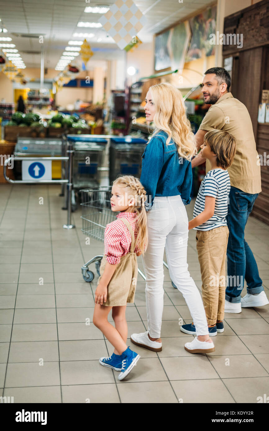Family shopping in supermarket hi-res stock photography and images - Alamy
