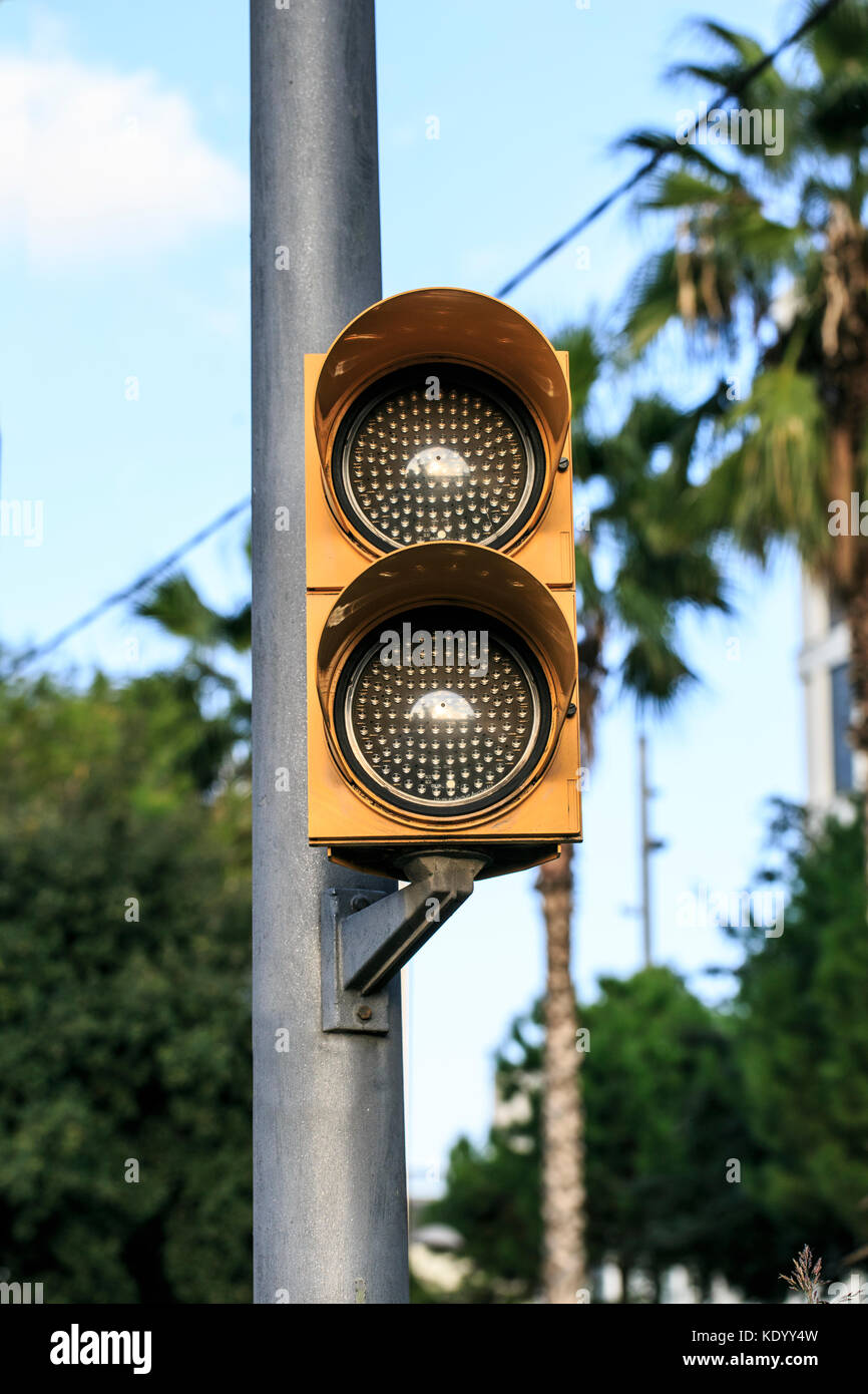 Amber traffic light hi-res stock photography and images - Alamy