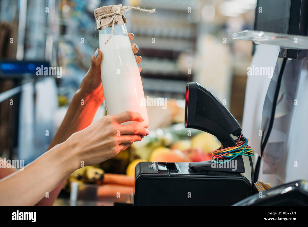 Milk grocery store hi-res stock photography and images - Alamy