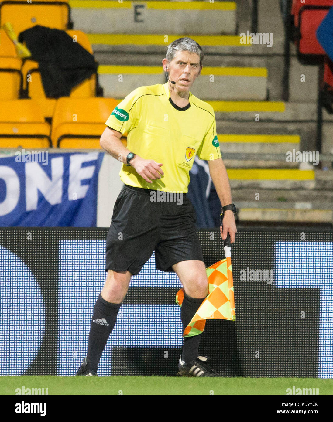 Assistant referee Ralph Gordon Stock Photo - Alamy