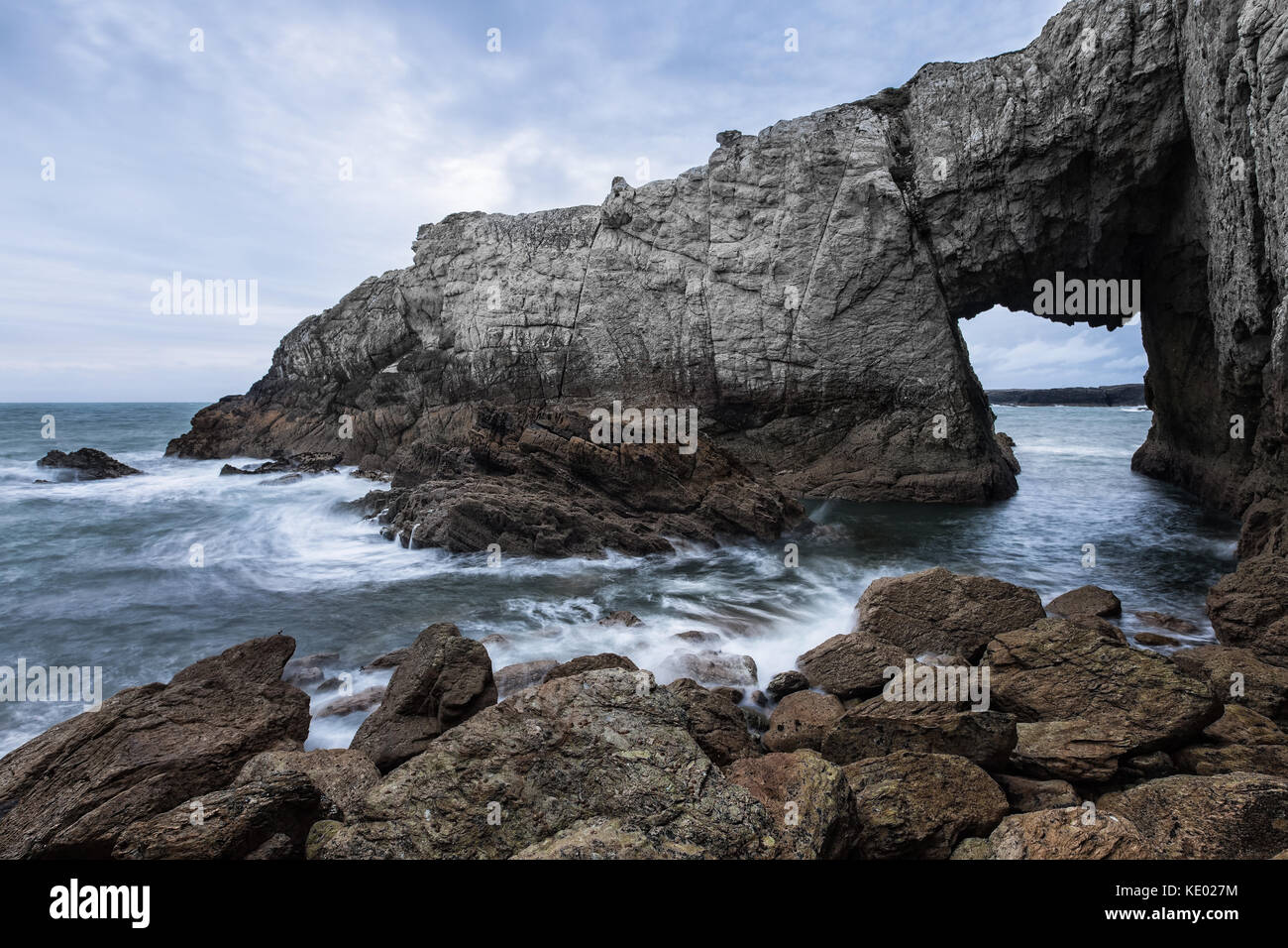 Rhoscolyn arch hi-res stock photography and images - Alamy