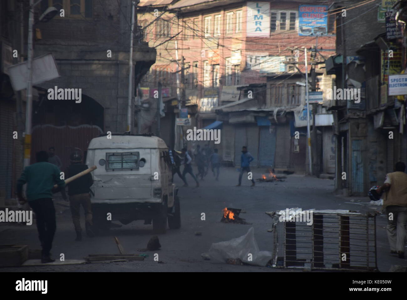 Srinagar, India. 16th Oct, 2017. A braid chopping incident took place ...