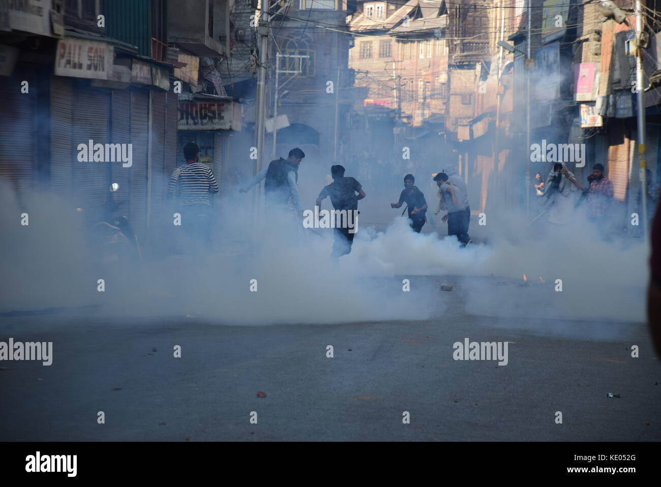 Srinagar, India. 16th Oct, 2017. A braid chopping incident took place ...