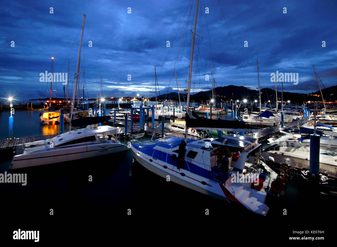 Sailboat sailing ship port hi-res stock photography and images - Alamy