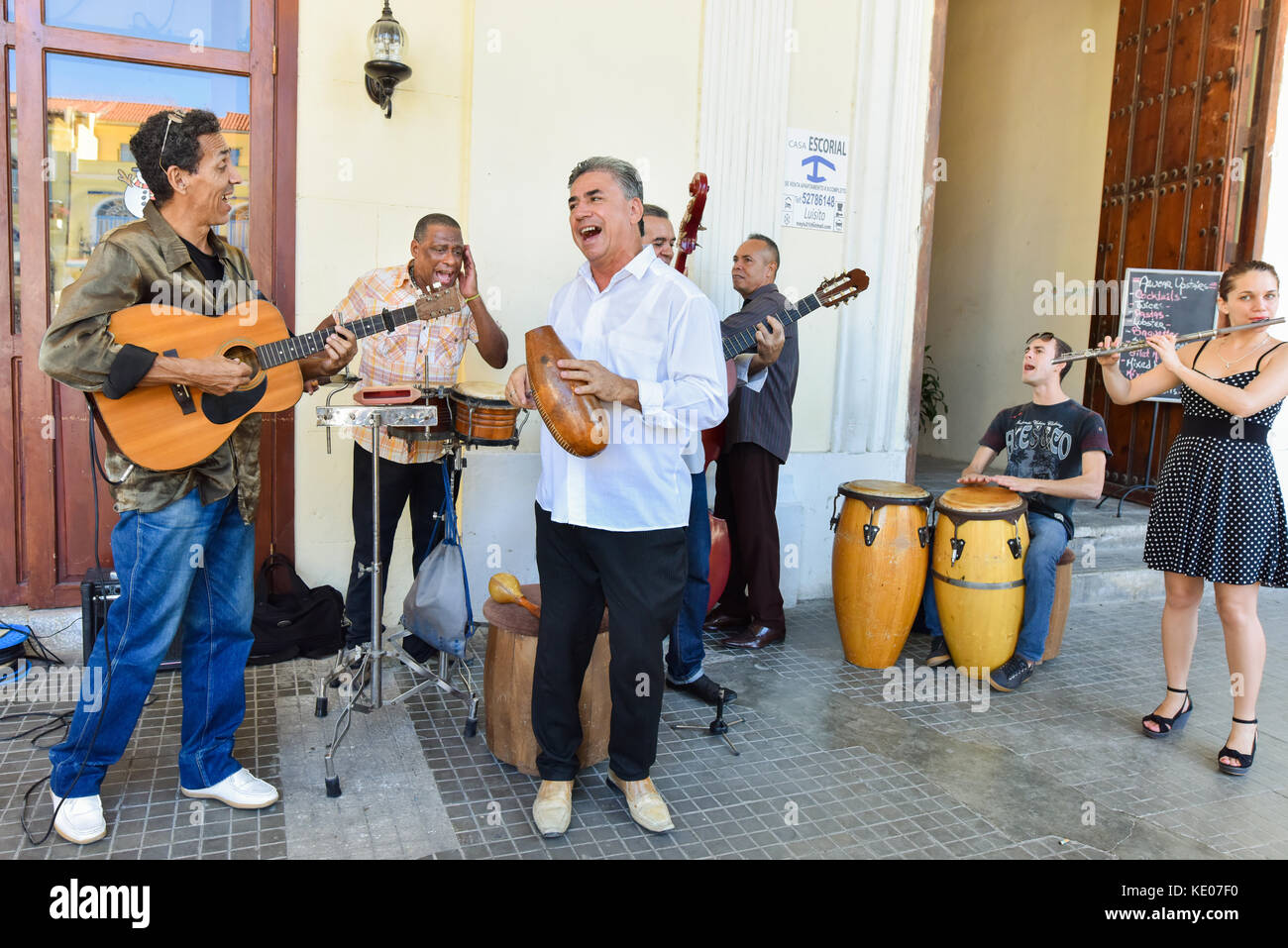 Cuban band playing music old havana hi-res stock photography and images ...