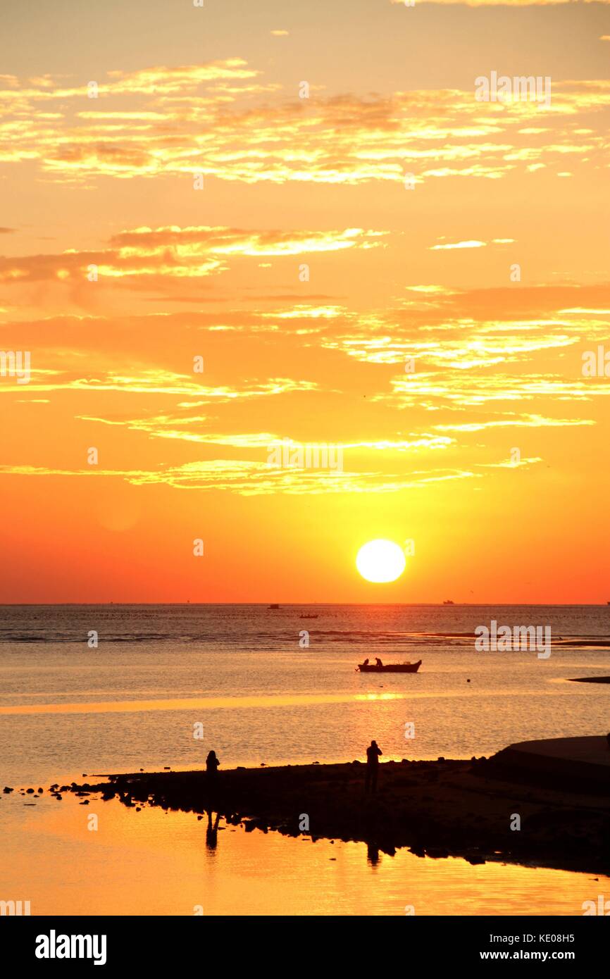 Rongcheng, China. 17th Oct, 2017. Sunrise over the sea in Rongcheng ...