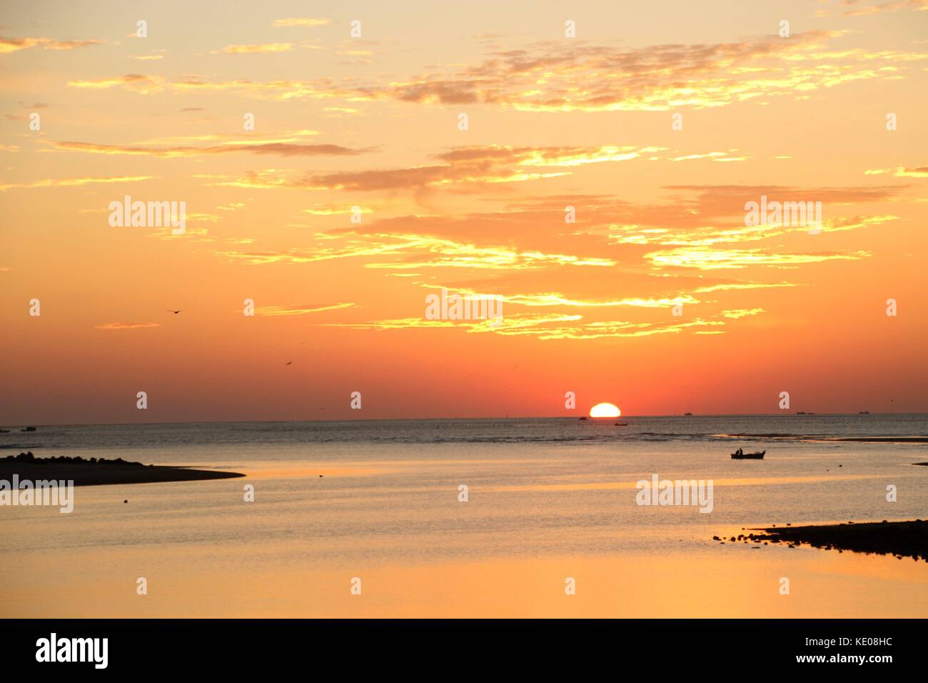 Rongcheng, China. 17th Oct, 2017. Sunrise over the sea in Rongcheng ...