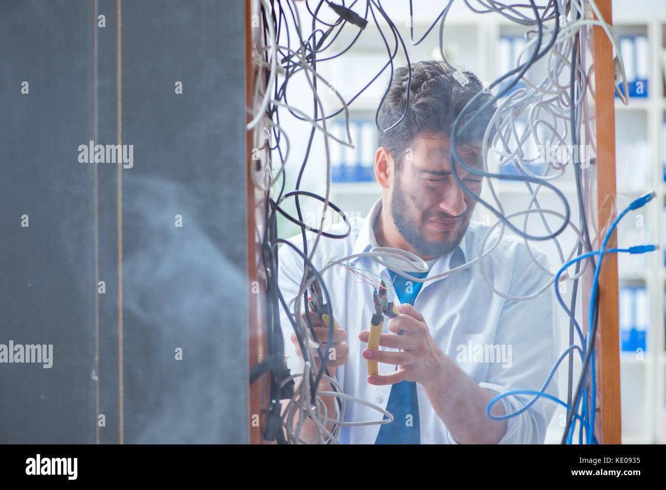 Untangle wires hi-res stock photography and images - Alamy