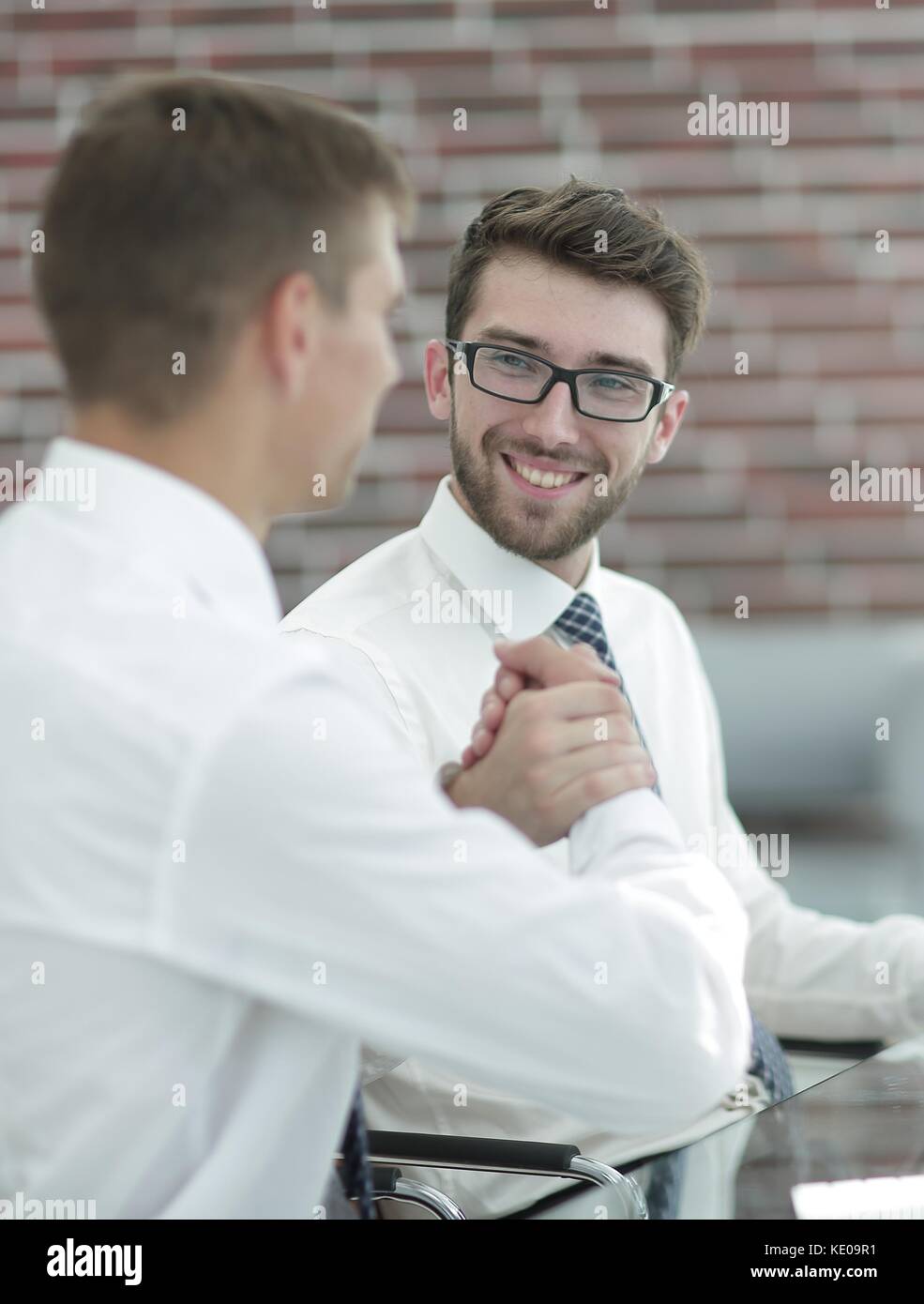 handshake Manager and customer in a modern office Stock Photo - Alamy
