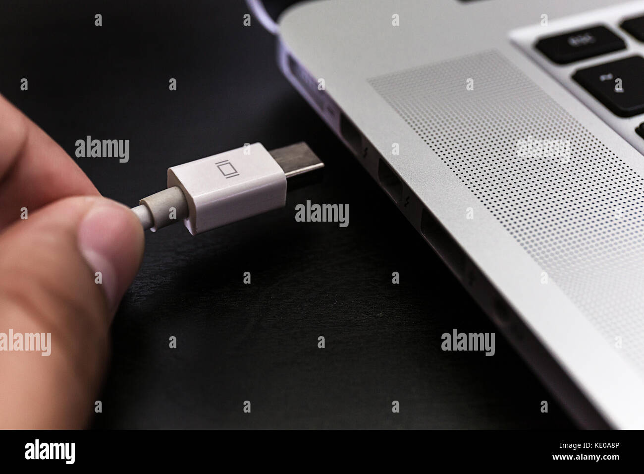 Thumb drive virus hi-res stock photography and images - Alamy