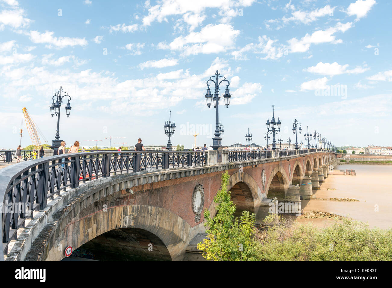 The Pont de Pierre bridge crossing the river Garonne, Bordeaux, France ...