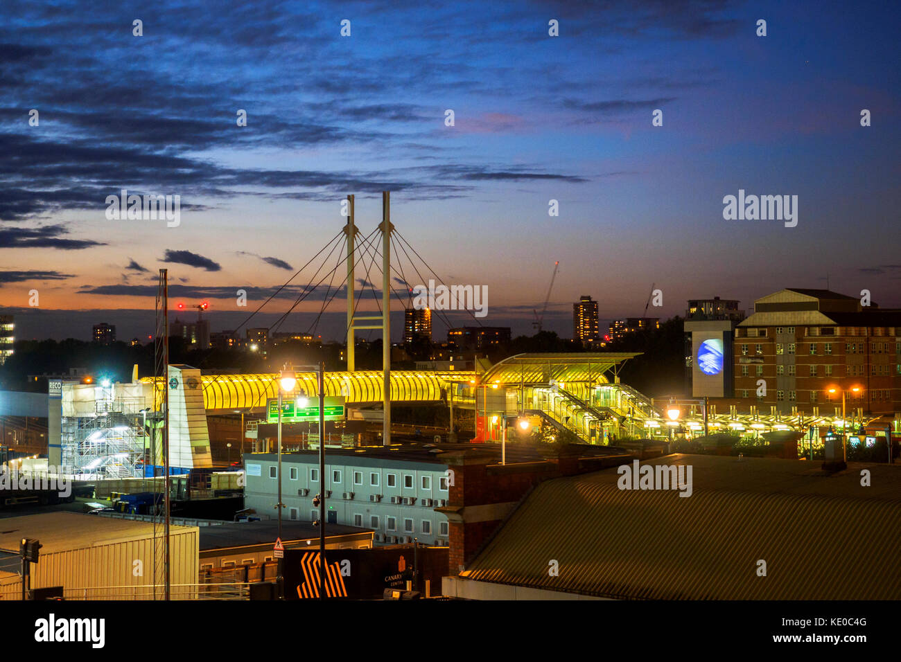 Poplar dlr station hi-res stock photography and images - Alamy