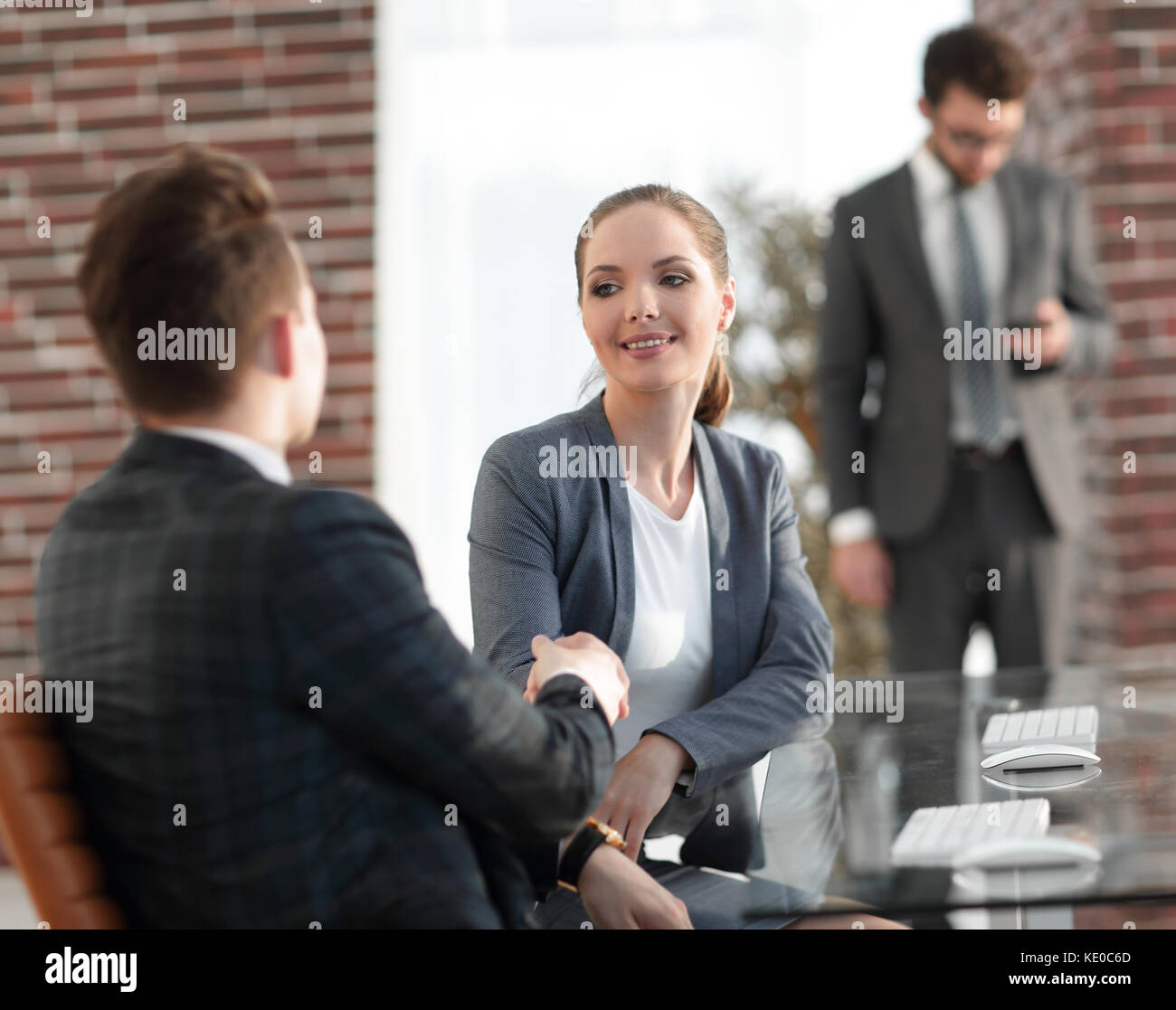 handshake Manager and the client in the office Stock Photo - Alamy