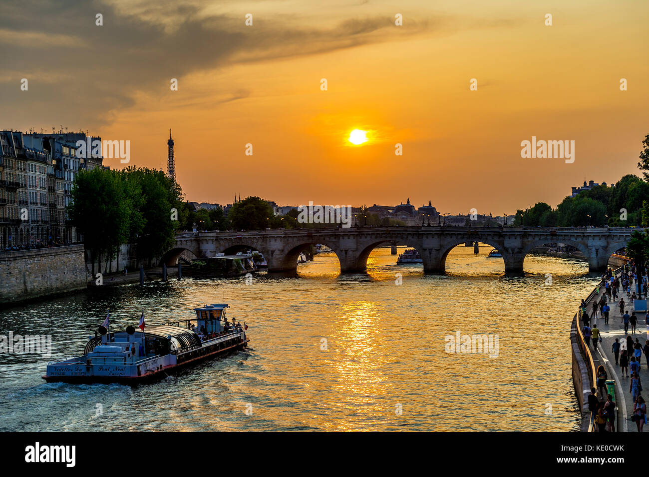 Seine river boat ride paris hi-res stock photography and images - Alamy