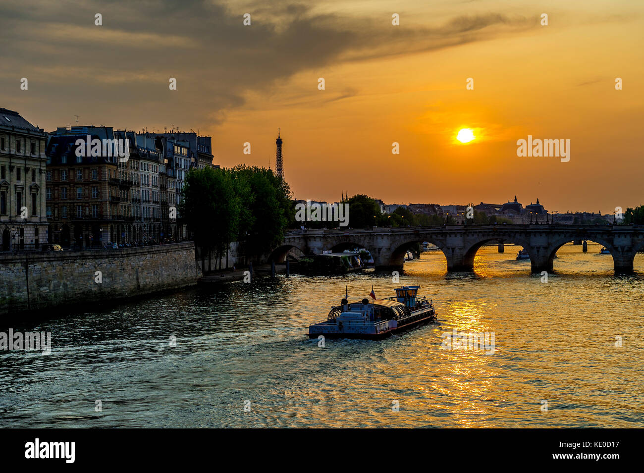 Seine river boat ride paris hi-res stock photography and images - Alamy