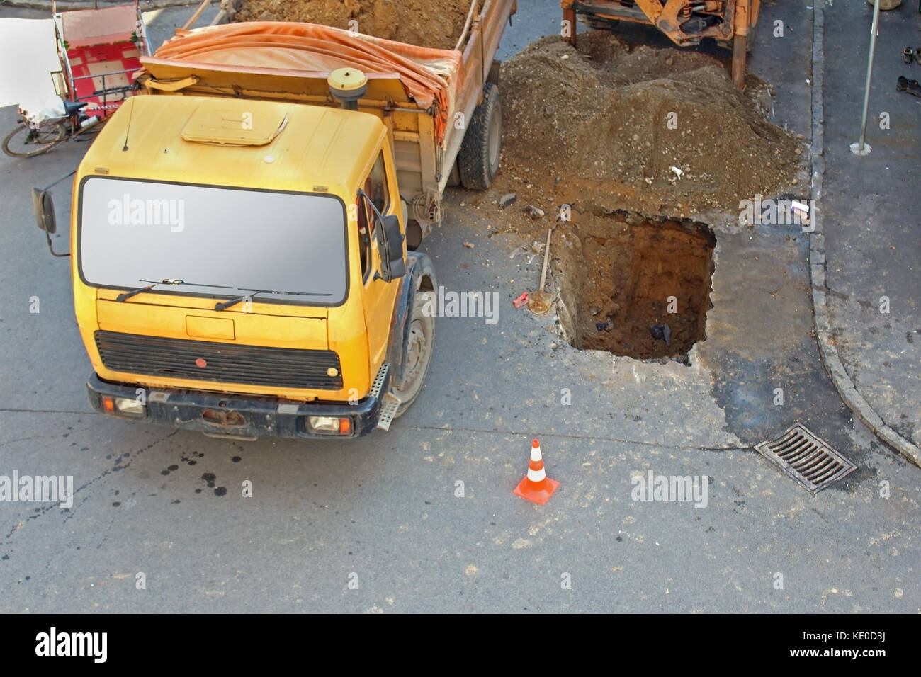 Digging road hi-res stock photography and images - Alamy