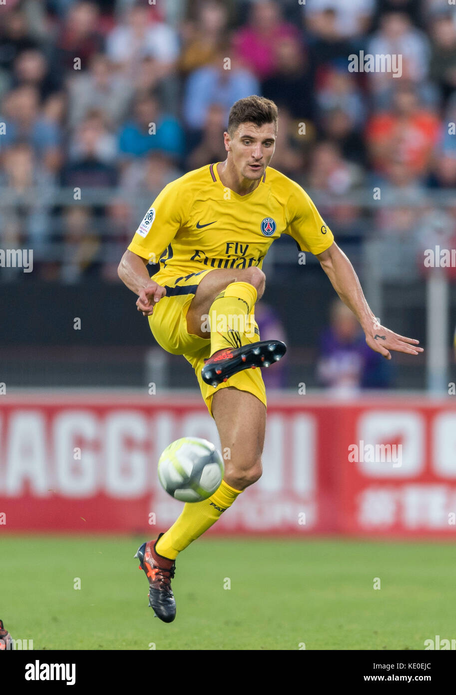 Dijon, France. 14th Oct, 2017. Yuri Berchiche (PSG) Football/Soccer ...