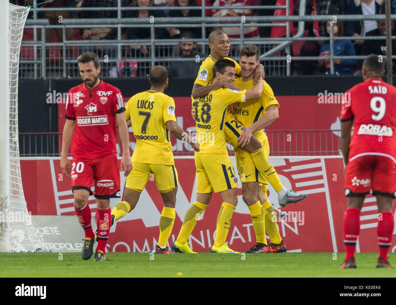 Dijon, France. 14th Oct, 2017. Paris Saint-Germain team group (PSG ...