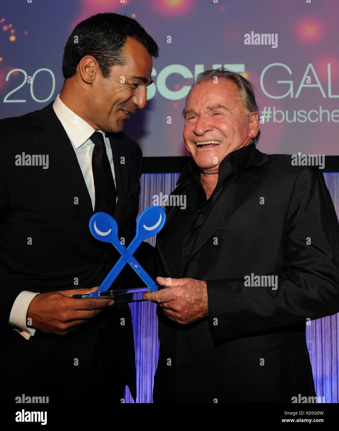 The actor Erol Sander (L) and his laudator Fritz Wepper celebrate ...