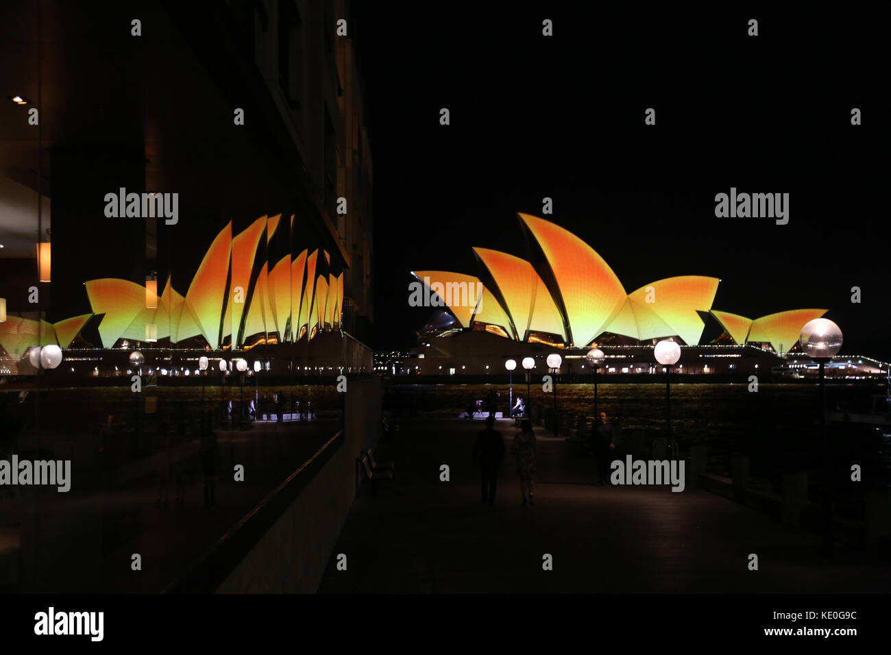 Sydney, Australia. 17th Oct, 2017. The Sydney Opera House was lit up in ...
