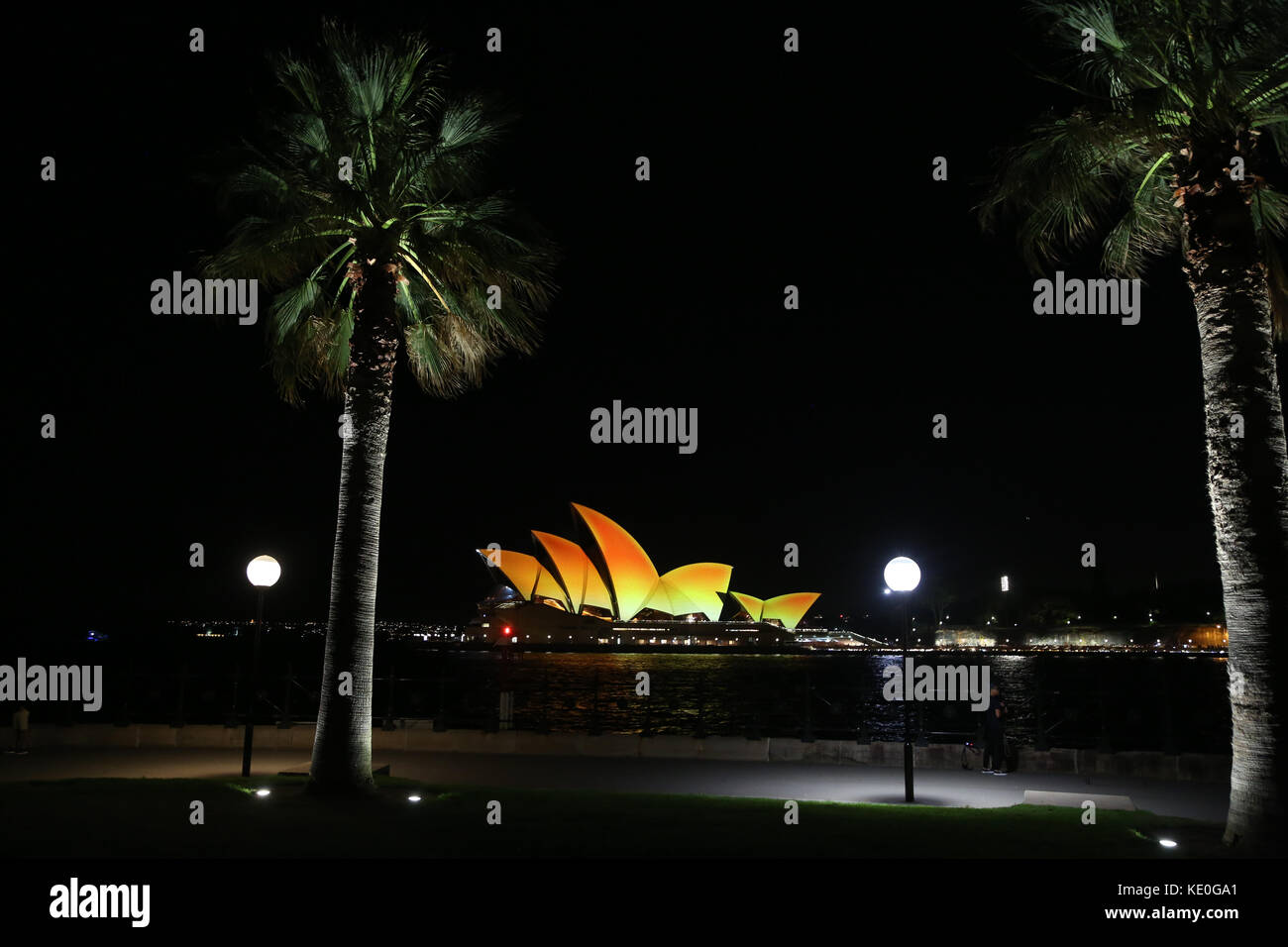 Sydney, Australia. 17th Oct, 2017. The Sydney Opera House was lit up in ...