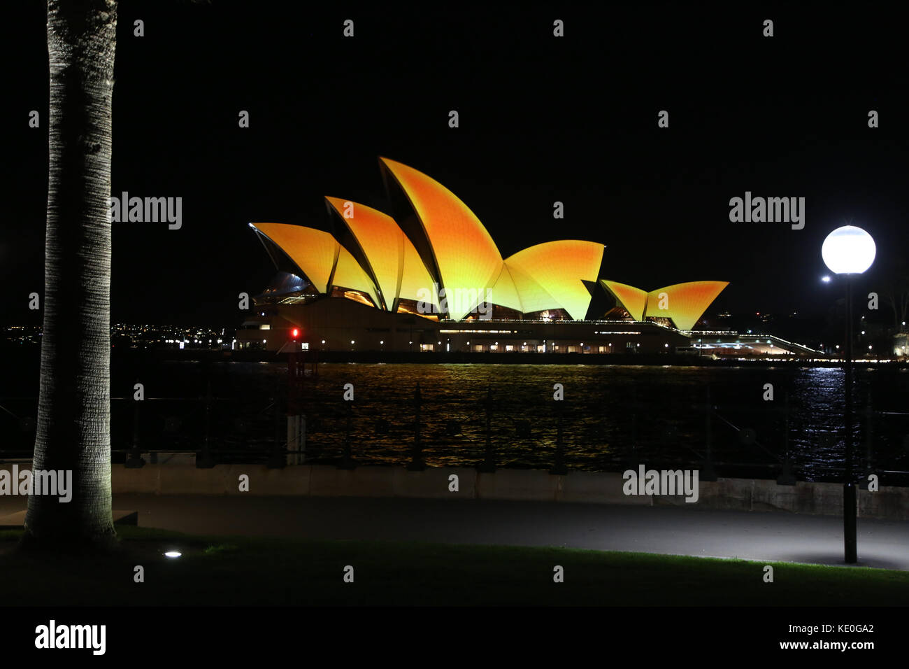 Sydney, Australia. 17th Oct, 2017. The Sydney Opera House was lit up in ...