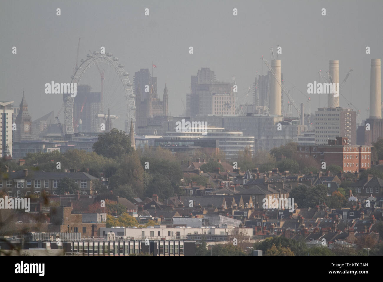London orange sky pollution hi-res stock photography and images - Alamy
