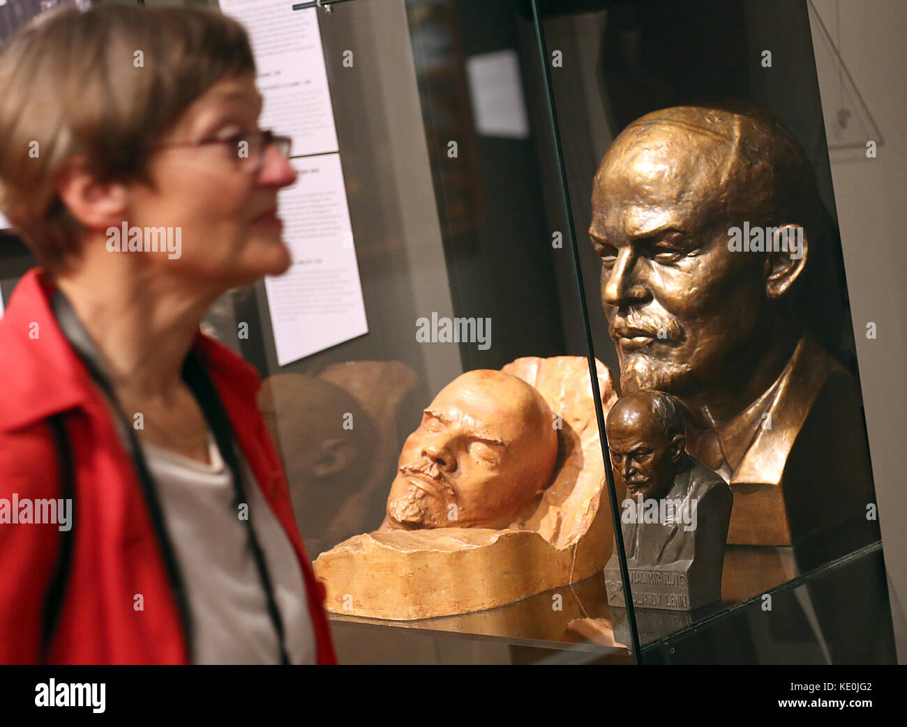 100th anniversary of lenin hi-res stock photography and images - Alamy