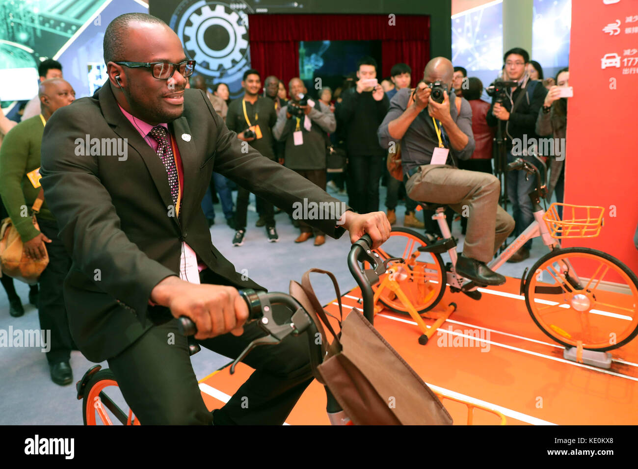 Five journalists hi-res stock photography and images - Alamy