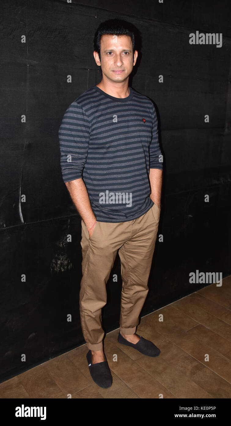 Mumbai, India. 17th Oct, 2017. Indian film actor Sharman Joshi attend ...