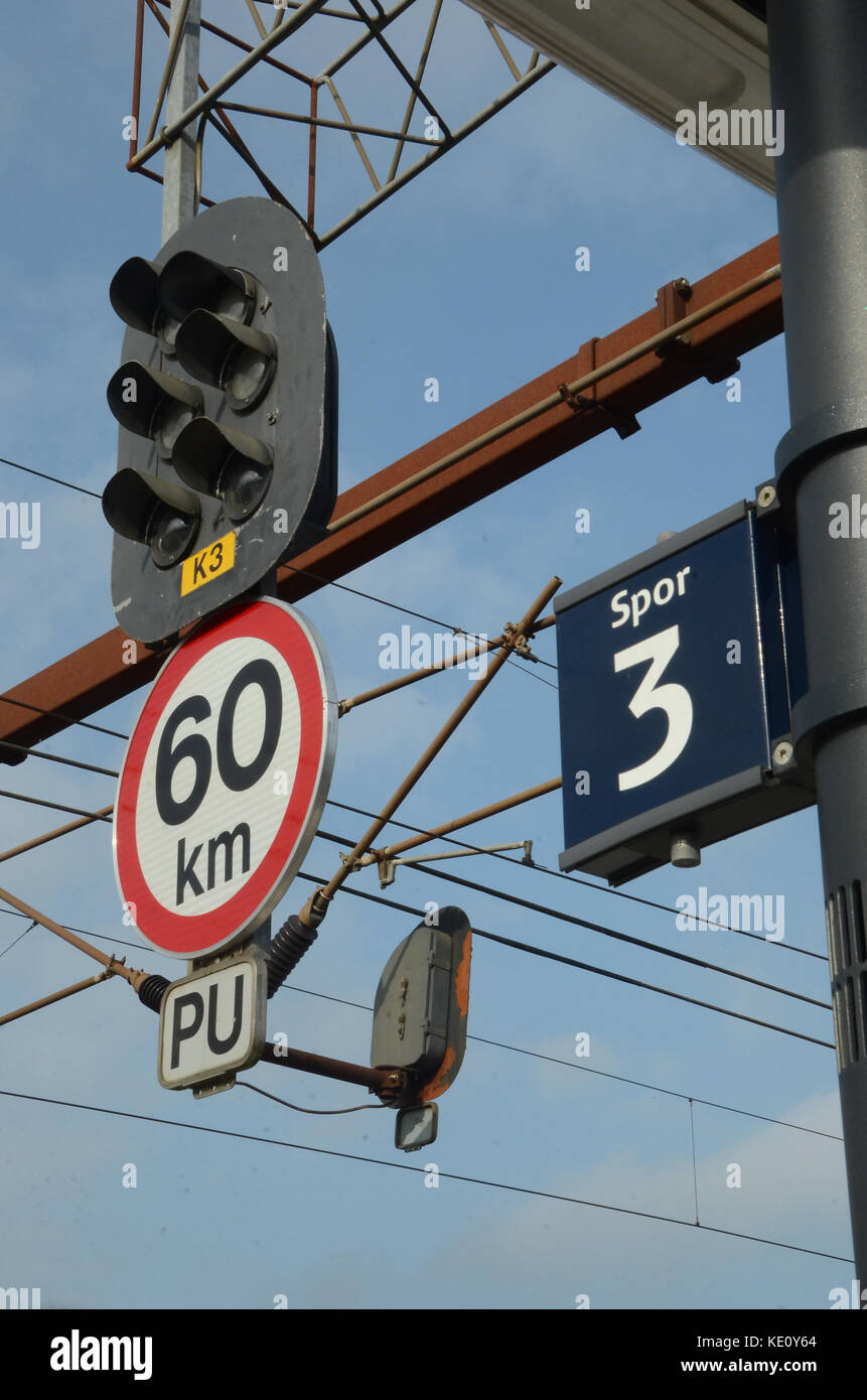 Railway signal mast hi-res stock photography and images - Alamy