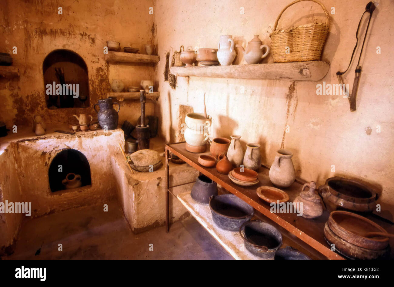 Traditional kitchen and fireplace hi-res stock photography and images ...