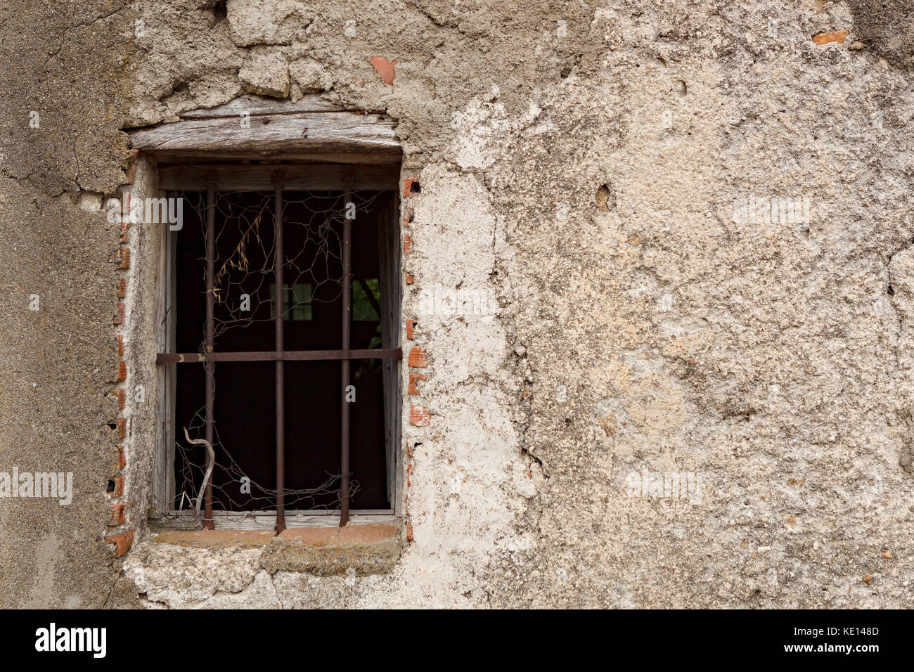 Ruined window of an abandoned house Stock Photo - Alamy