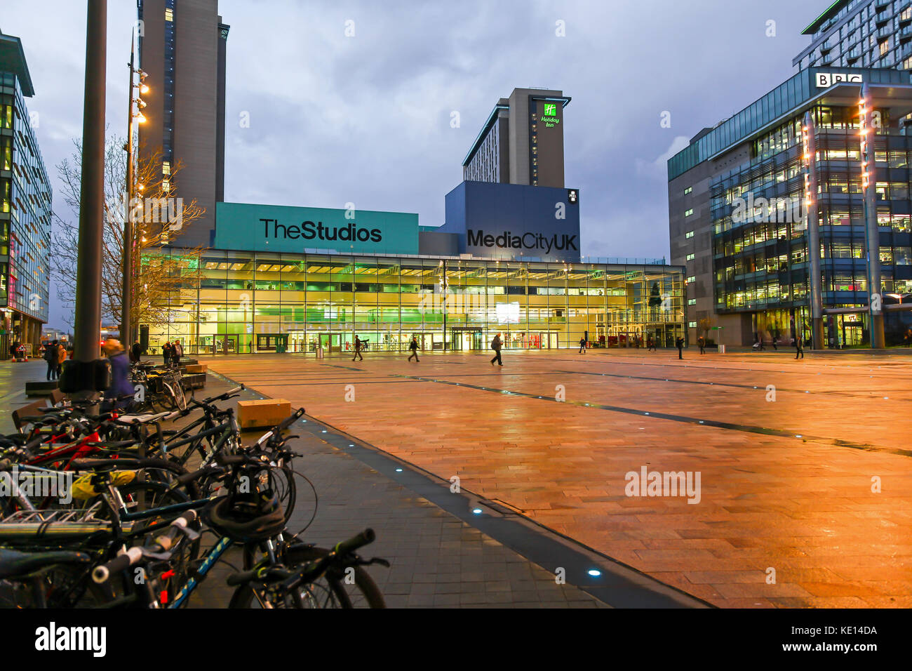Manchester wet evening hi-res stock photography and images - Alamy