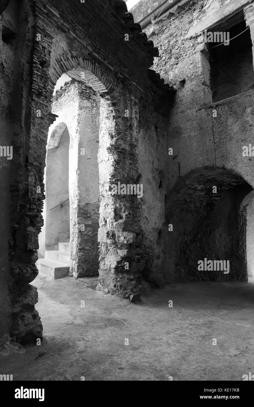 Roman style arch, monochrome Stock Photo - Alamy