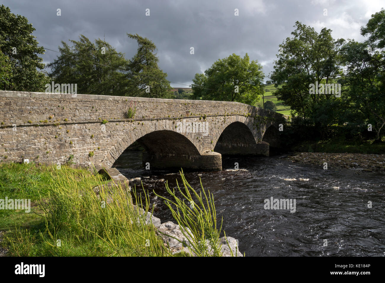 Isles bridge near Low Row in Swaledale, Yorkshire Dales, England Stock ...