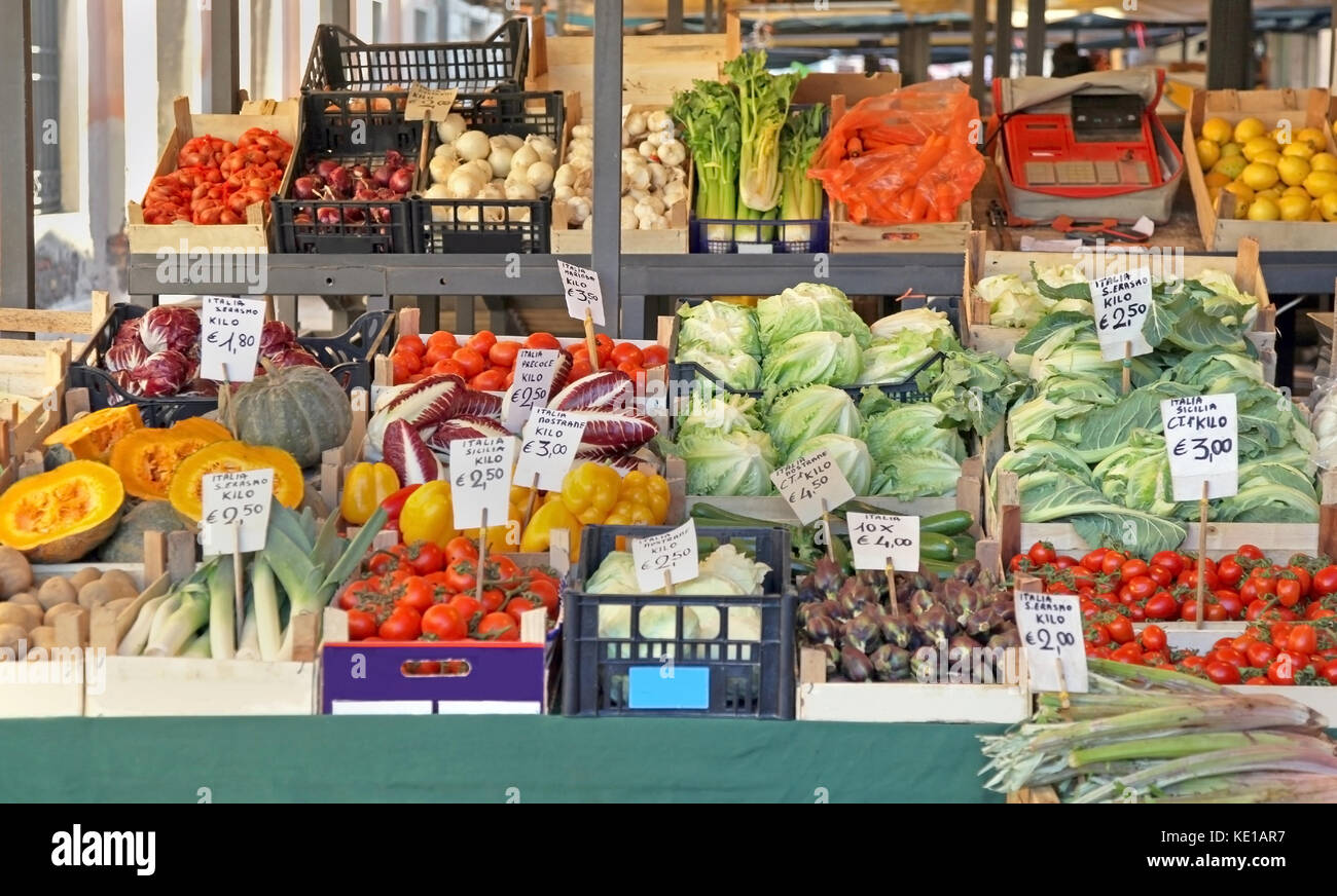 Fresh organic vegetables stall with full crates Stock Photo - Alamy
